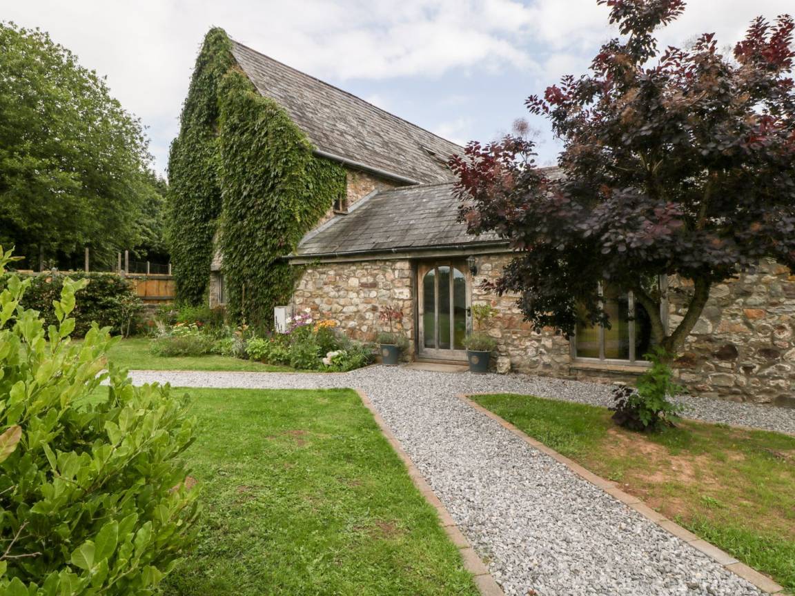 Cottage ∙ 6 Bedrooms ∙ 12 Guests - Usk