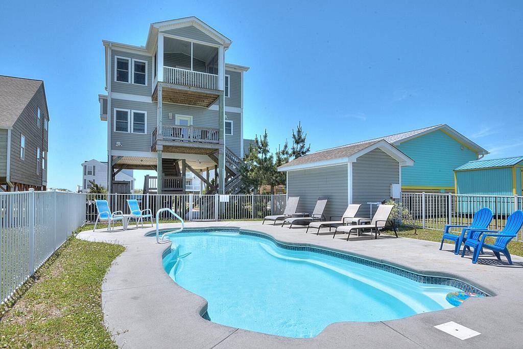 House ∙ 4 Bedrooms ∙ 13 Guests - Oak Island, NC