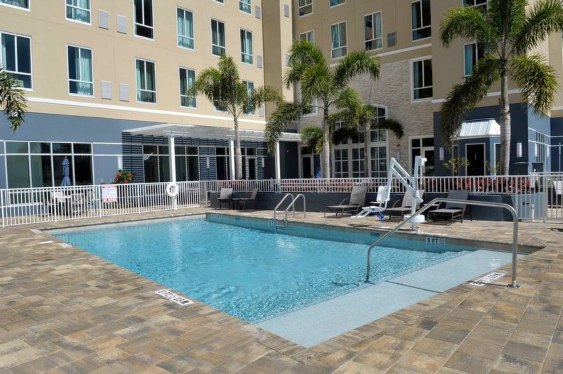 Condo ∙ 1 Bedroom ∙ 6 Guests - St. Petersburg, FL