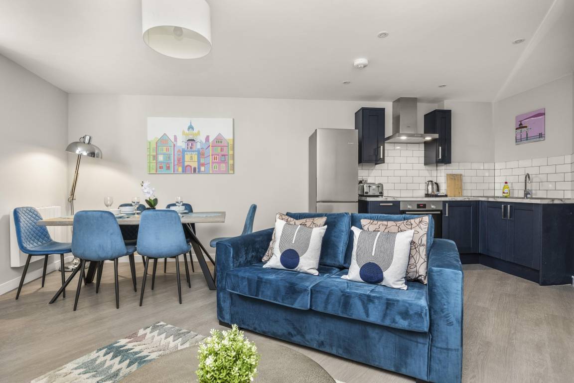 300 M² Huoneisto ∙ 12 Makuuhuonetta ∙ 36 Vierasta - Brighton