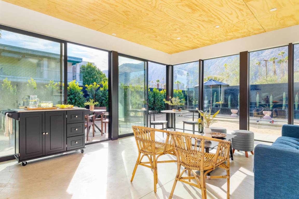 83 M² Hotel ∙ 2 Bedrooms ∙ 6 Guests - Palm Springs, CA