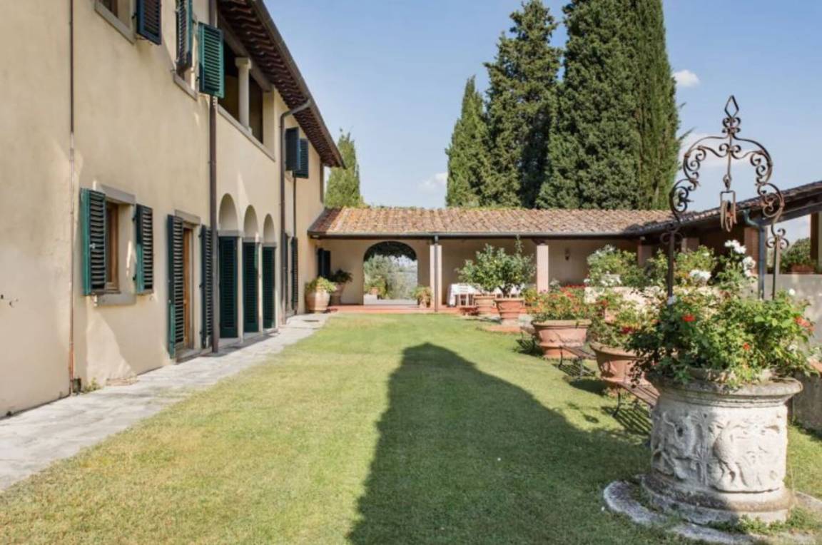 350 M² Villa ∙ 6 Bedrooms ∙ 10 Guests - Prato