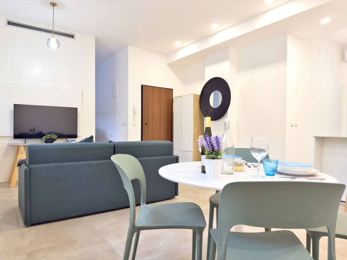 70 M² Ferienwohnung ∙ 1 Schlafzimmer ∙ 4 Gäste - Monza