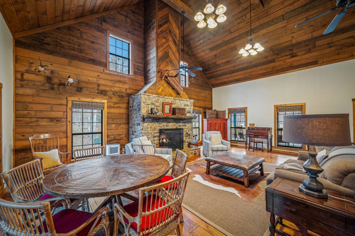 166 M² Cabin ∙ 3 Bedrooms ∙ 6 Guests - Alabama