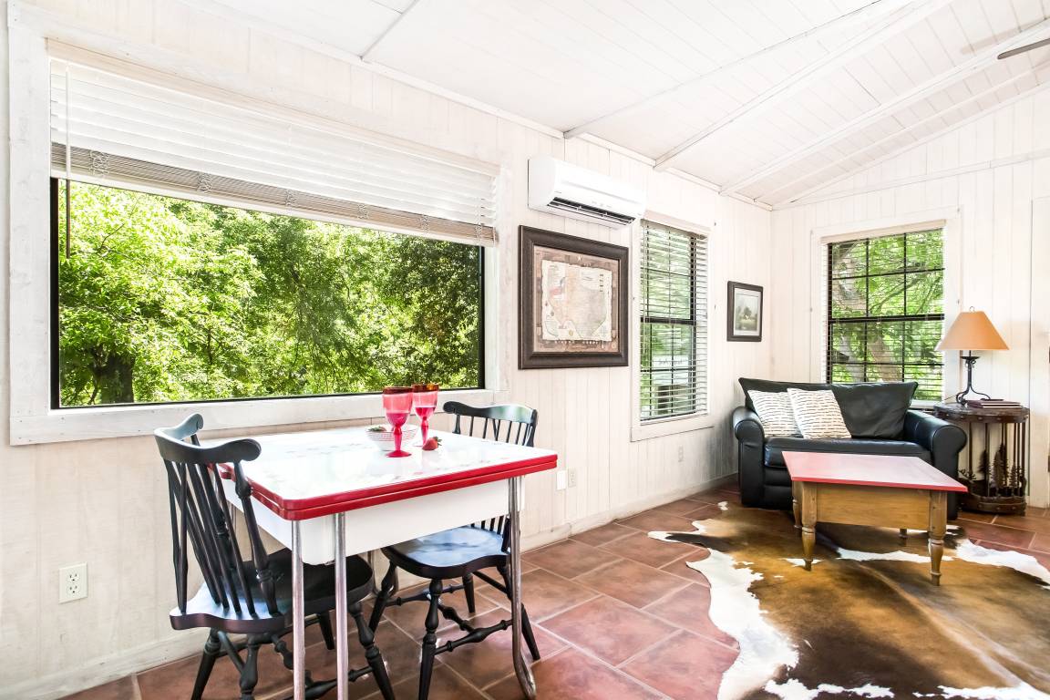Cottage ∙ 5 Bedrooms ∙ 14 Guests - Texas