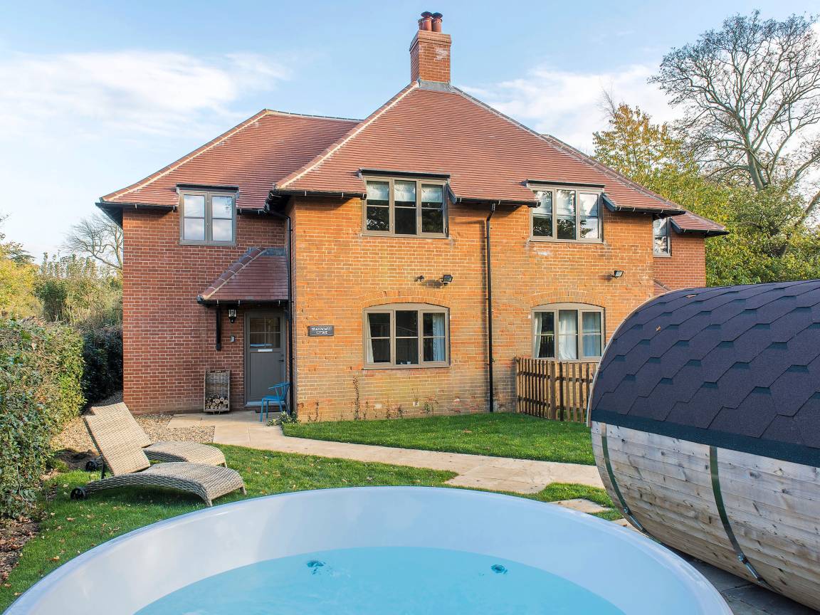 Cottage ∙ 4 Bedrooms ∙ 8 Guests - Norwich