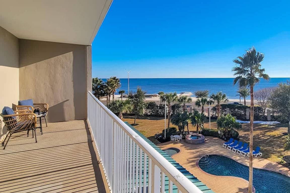 Apartment ∙ 3 Bedrooms ∙ 6 Guests - Biloxi, MS