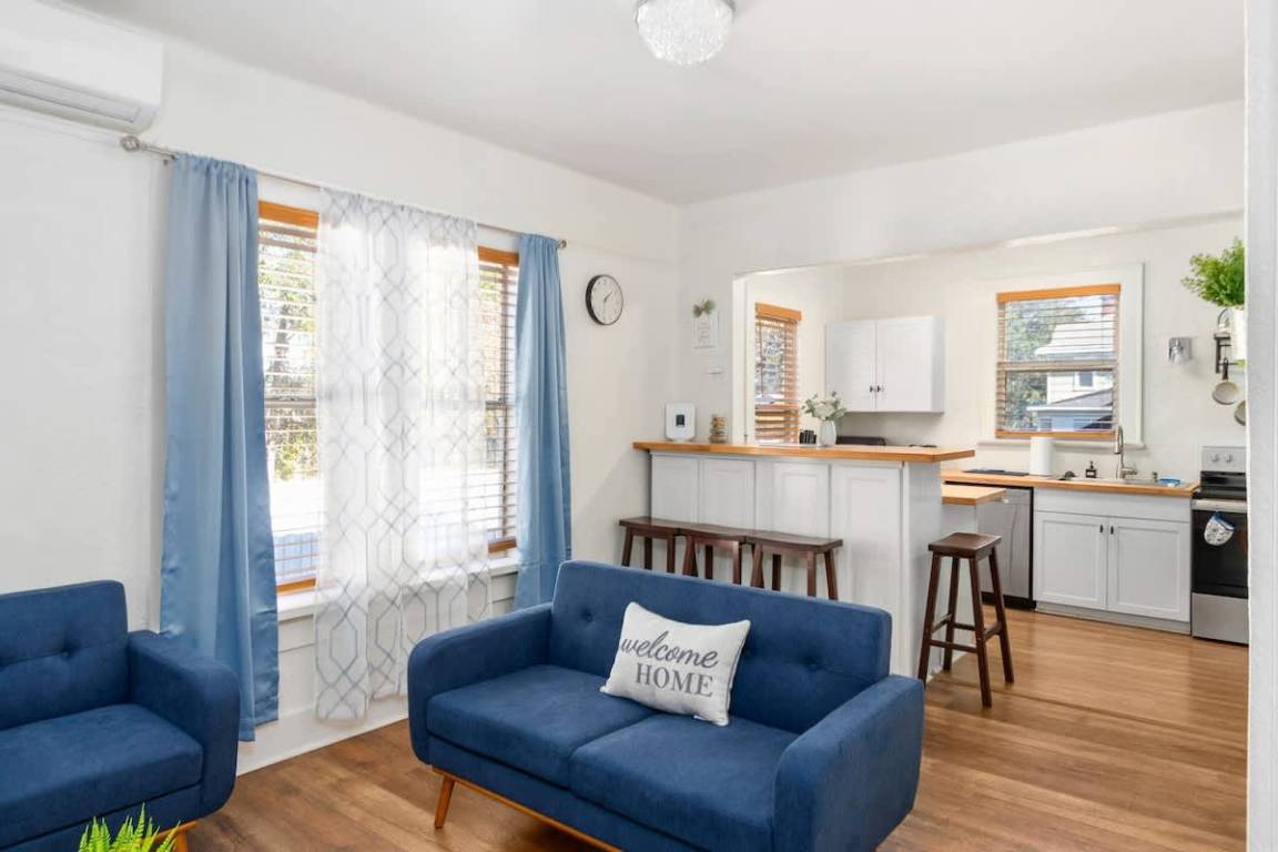 84 M² House ∙ 2 Bedrooms ∙ 4 Guests - Lakeland, FL