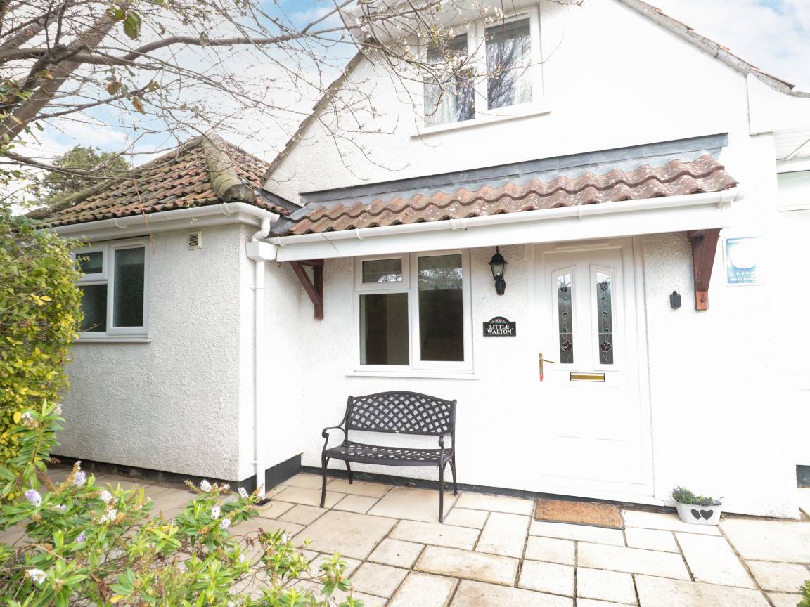 Cottage ∙ 2 Bedrooms ∙ 4 Guests - Weston-super-Mare