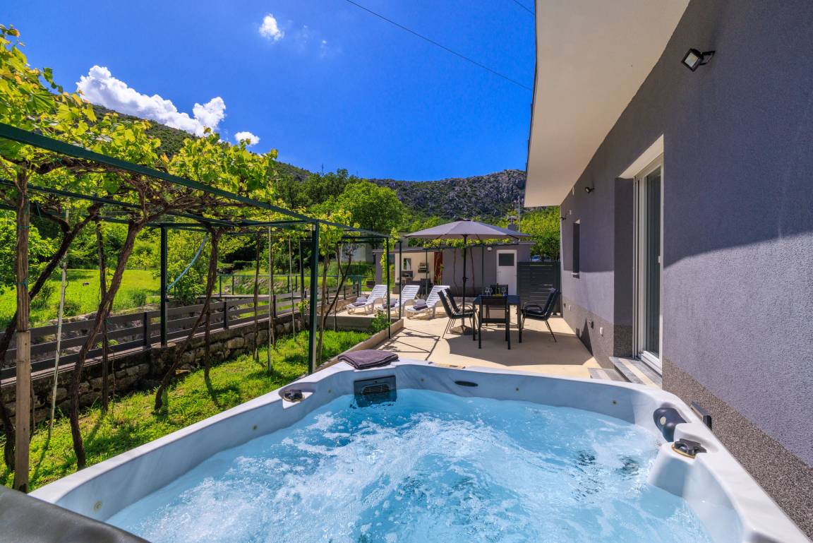 100 M² Ferienhaus ∙ 3 Schlafzimmer ∙ 6 Gäste - Jadranovo