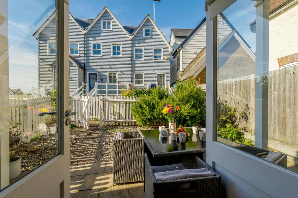 Cottage ∙ 4 Bedrooms ∙ 7 Guests - Isle of Sheppey