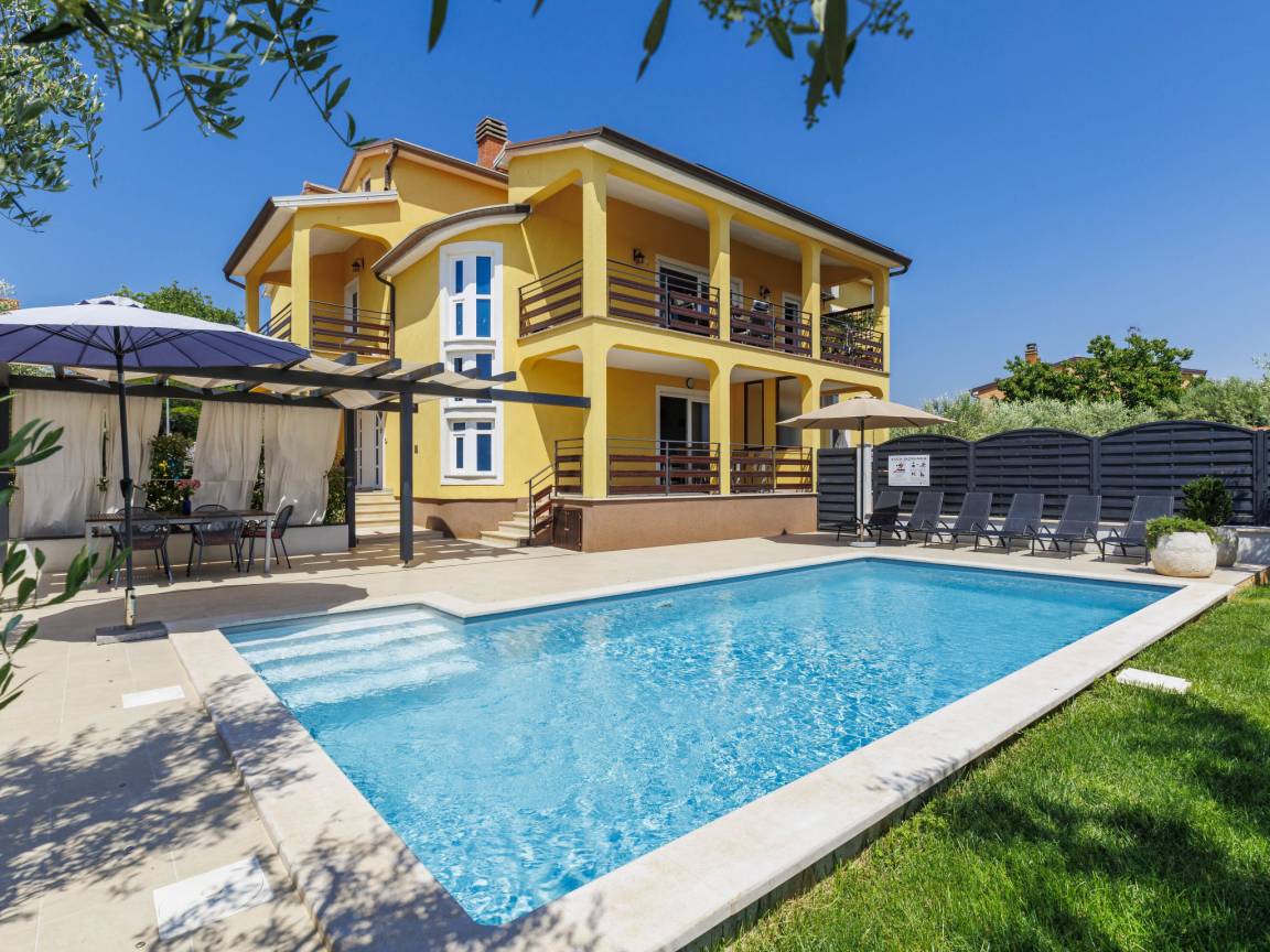 186 M² House ∙ 4 Bedrooms ∙ 6 Guests - Novigrad