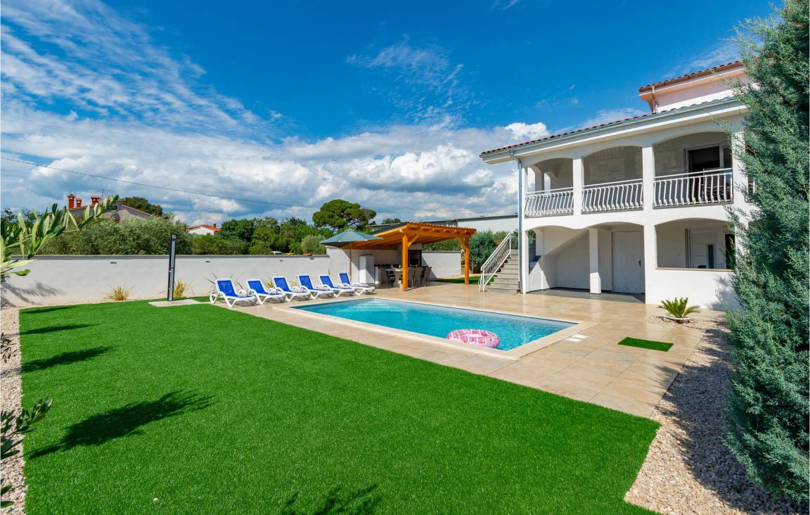 110 M² House ∙ 4 Bedrooms ∙ 8 Guests - Poreč