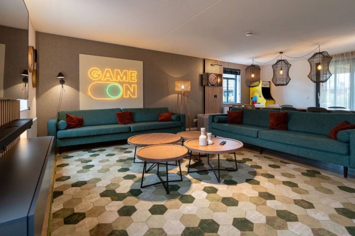 255 M² Villa ∙ 8 Slaapkamers ∙ 16 Gasten - Roermond