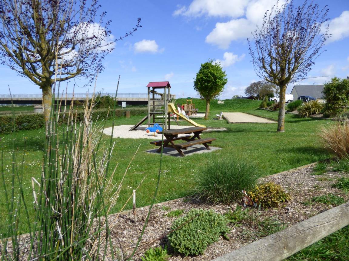 70 M² Gîte ∙ 2 Chambres ∙ 4 Personnes - Manche