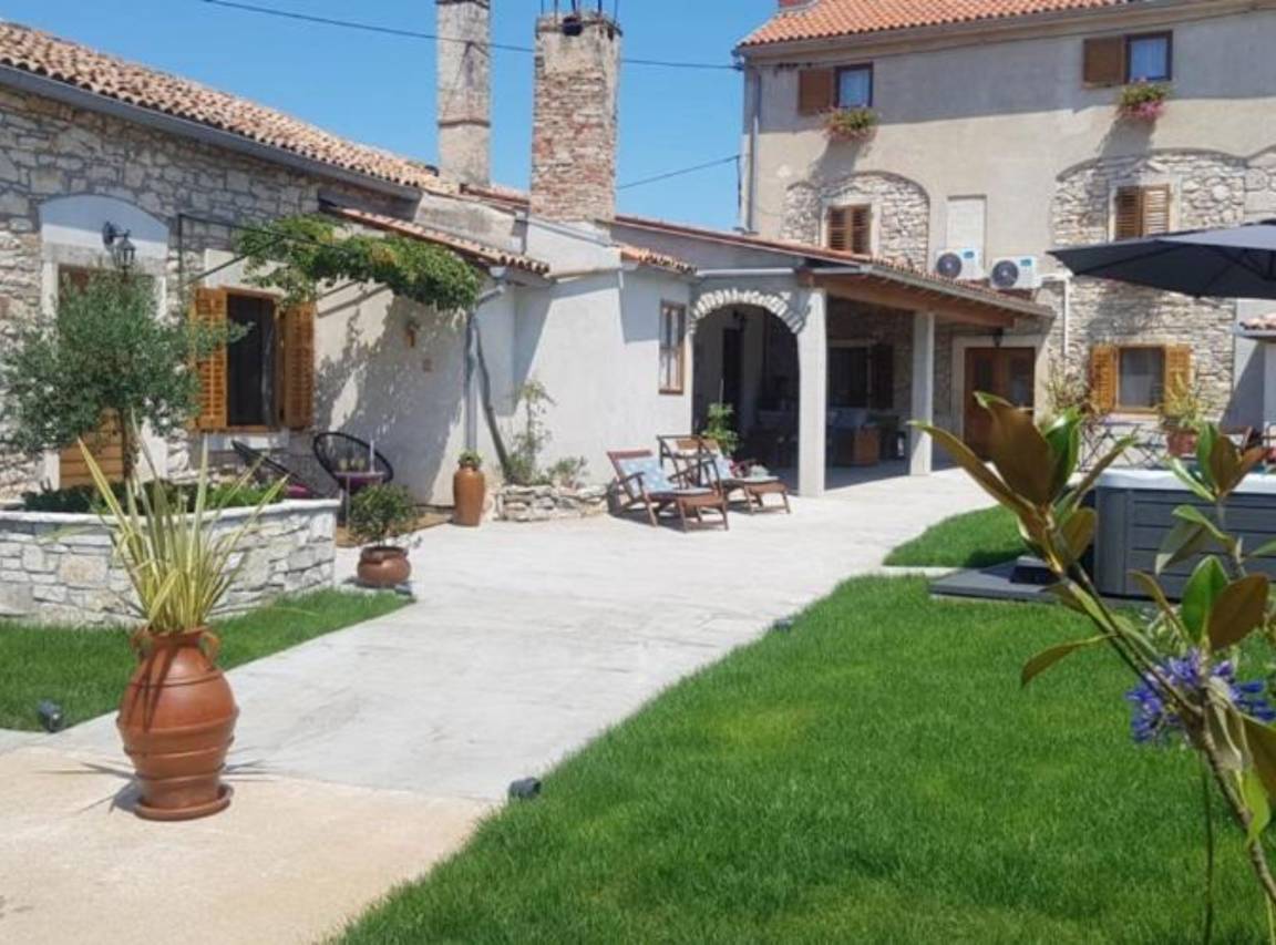 67 M² Apartment ∙ 2 Bedrooms ∙ 4 Guests - Pula