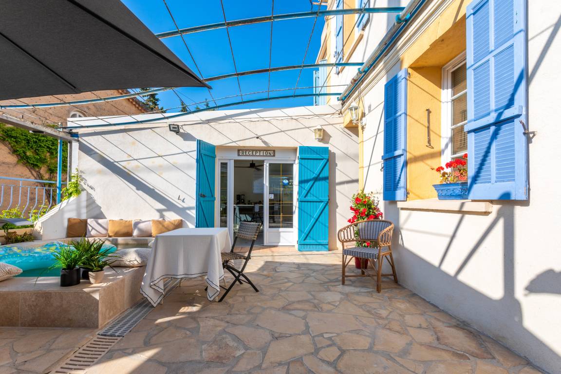 250 M² Villa ∙ 12 Chambres ∙ 24 Personnes - Fréjus