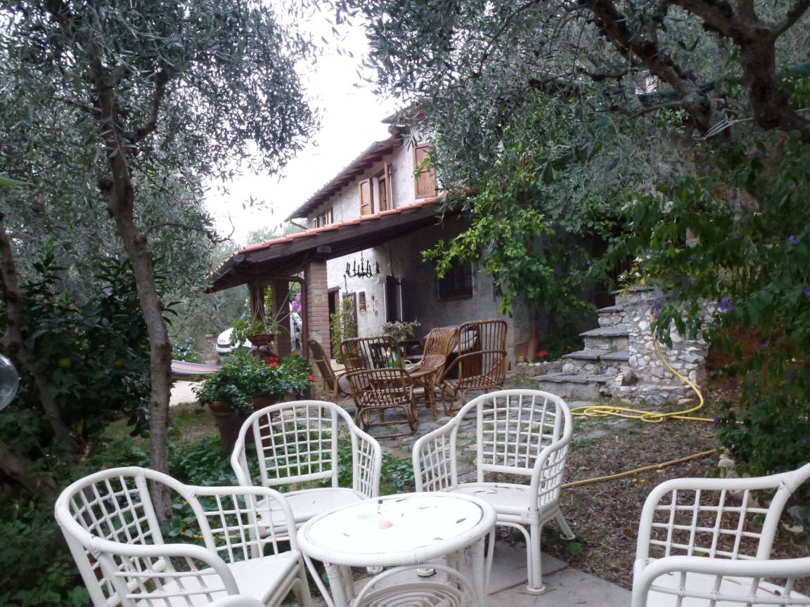 70 M² Ferienhaus ∙ 2 Schlafzimmer ∙ 4 Gäste - Camaiore