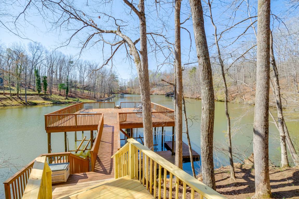264 M² House ∙ 3 Bedrooms ∙ 6 Guests - Moneta, VA