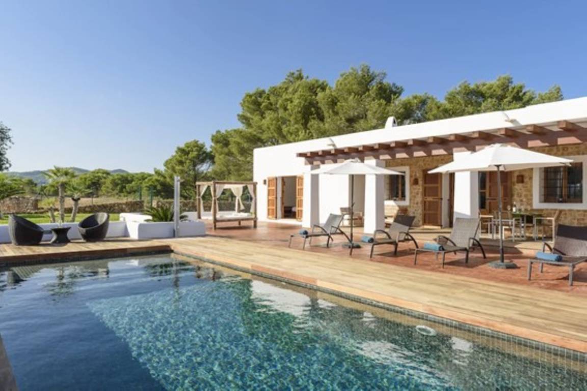 180 M² Villa ∙ 3 Bedrooms ∙ 5 Guests - Ibiza City