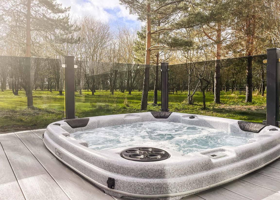 Chalet ∙ 2 Bedrooms ∙ 4 Guests - Tewkesbury