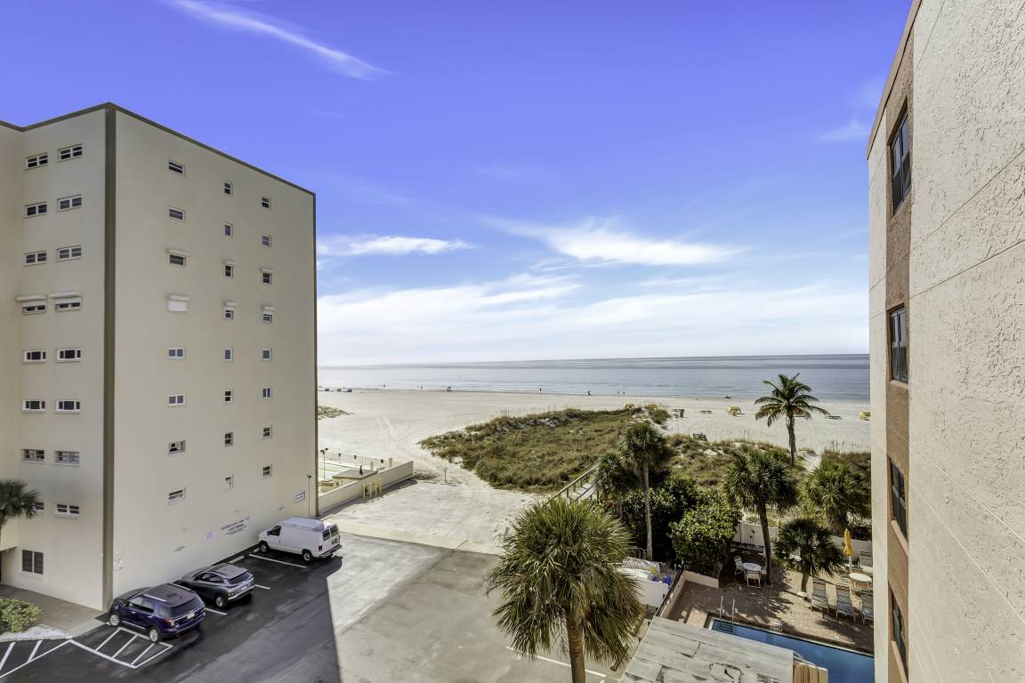Condo ∙ 1 Bedroom ∙ 4 Guests - St. Pete Beach, FL