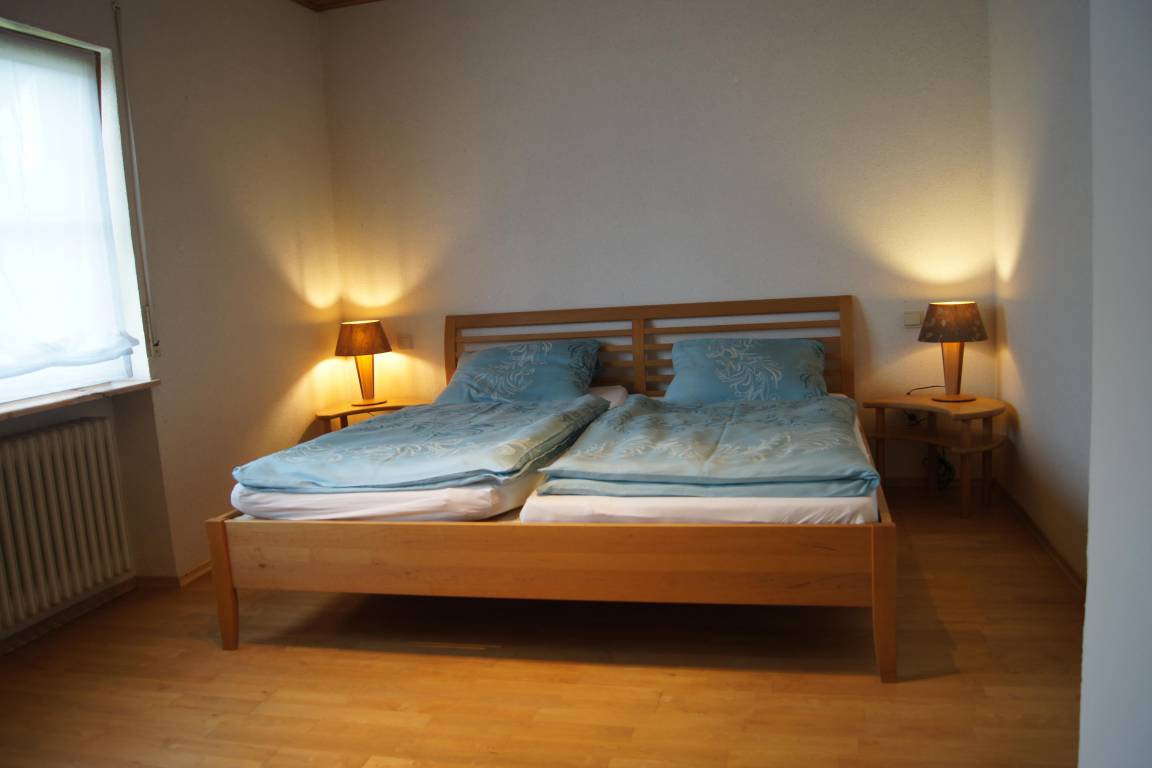 77 M² Ferienwohnung ∙ 2 Schlafzimmer ∙ 4 Gäste - Beckingen