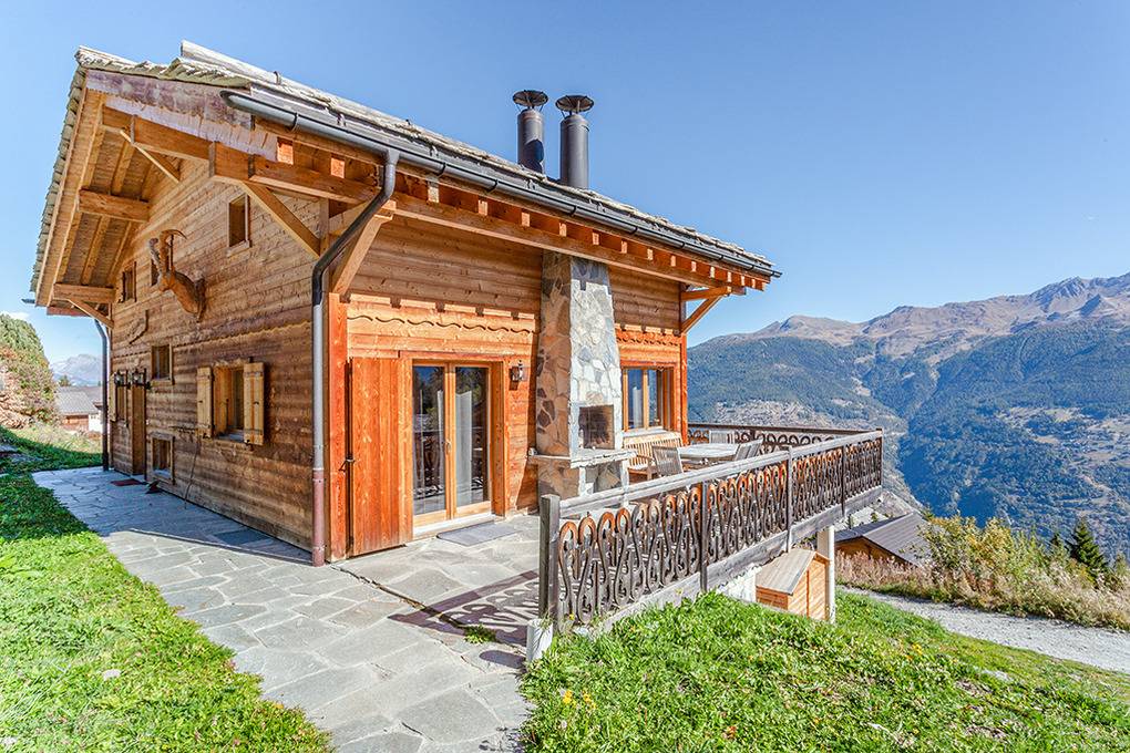 200 M² House ∙ 4 Bedrooms ∙ 12 Guests - Canton of Valais
