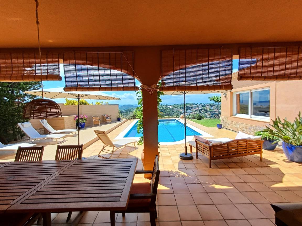 216 M² Casa Rural ∙ 3 Habitaciones ∙ 6 Huéspedes - España