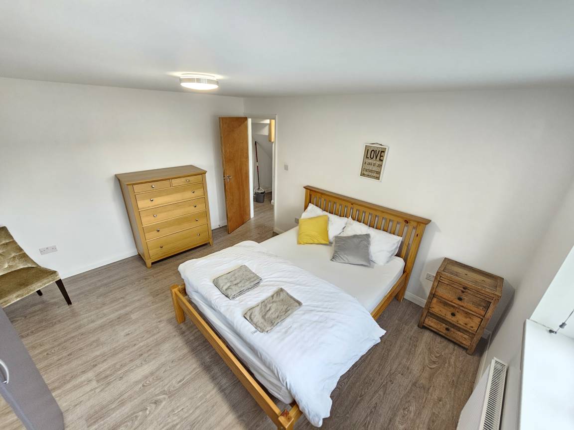 60 M² Apartment ∙ 2 Bedrooms ∙ 4 Guests - London