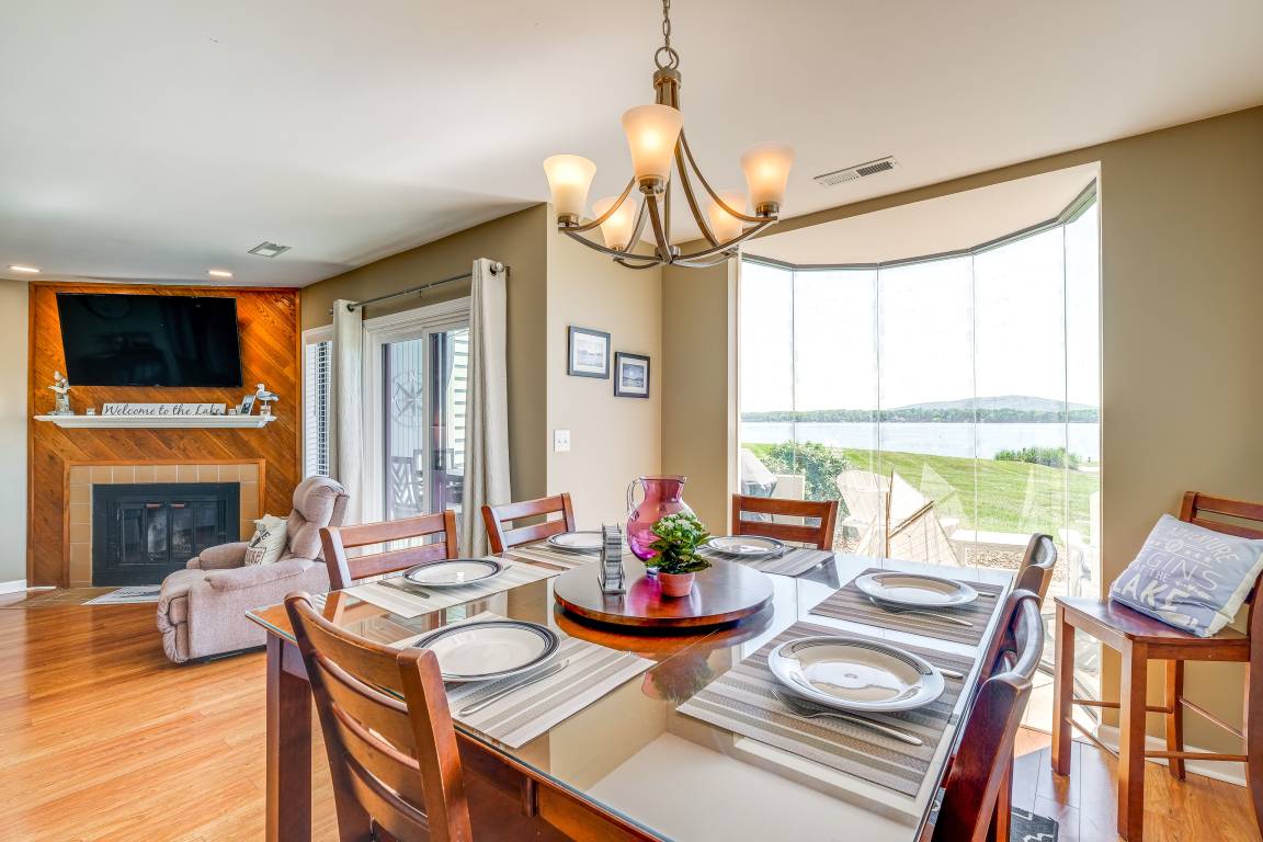 99 M² Apartment ∙ 2 Bedrooms ∙ 4 Guests - Smith Mountain Lake, VA