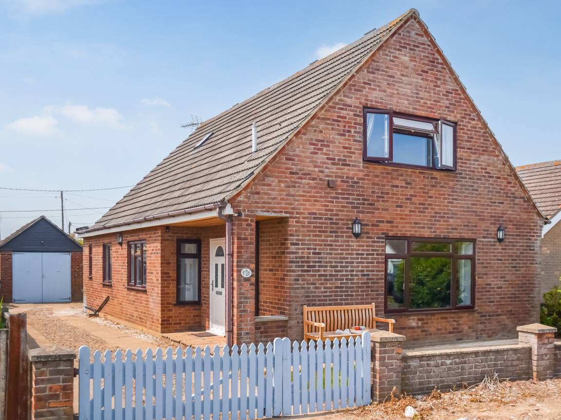 Cottage ∙ 3 Bedrooms ∙ 6 Guests - Mundesley