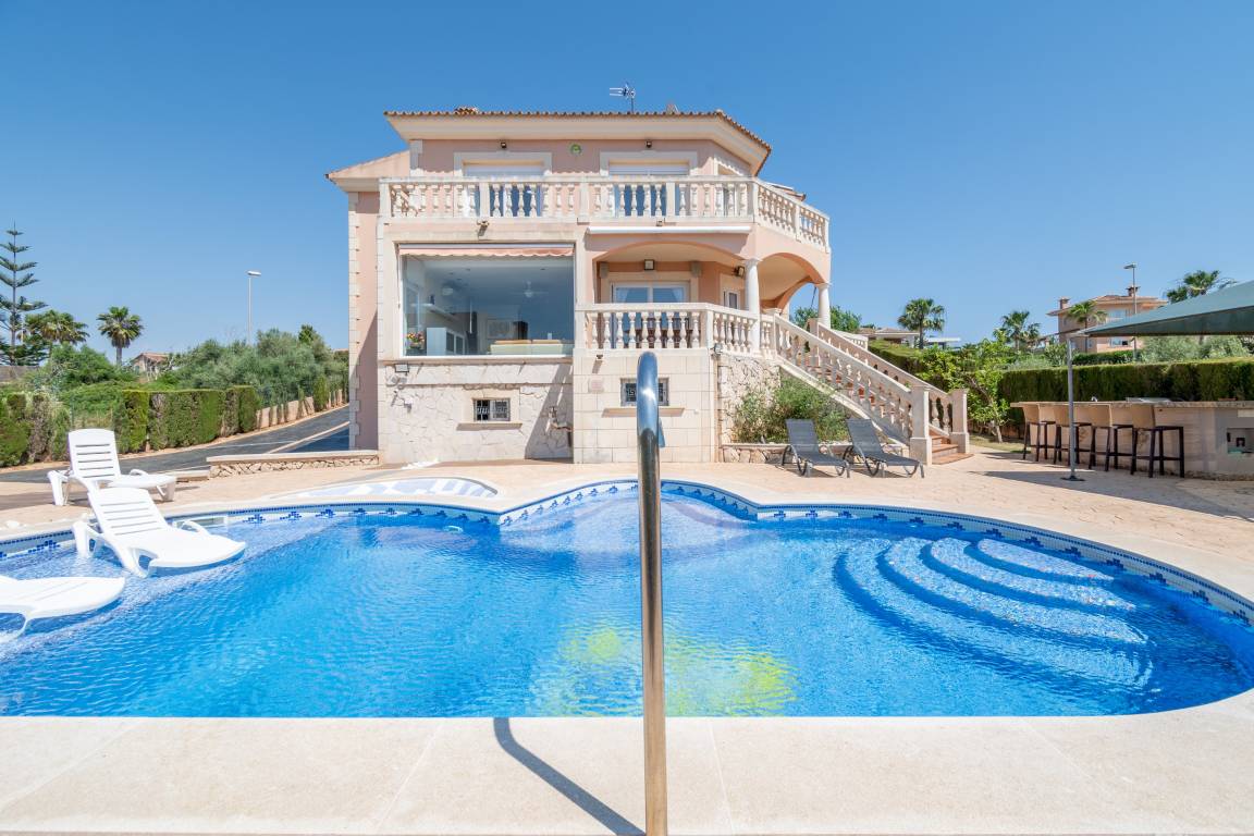 400 M² Villa ∙ 5 Bedrooms ∙ 7 Guests - S'Arenal