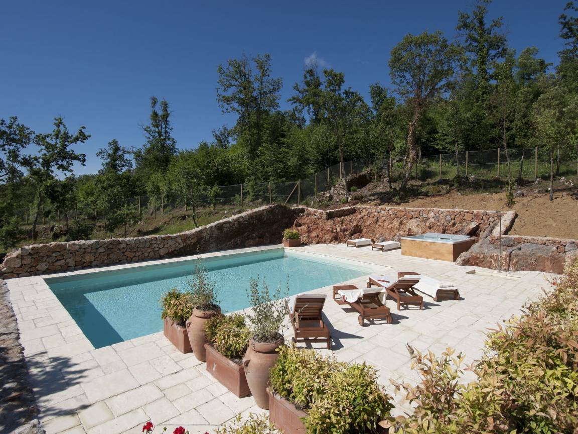 700 M² Resort ∙ 12 Bedrooms ∙ 24 Guests - Tuscany