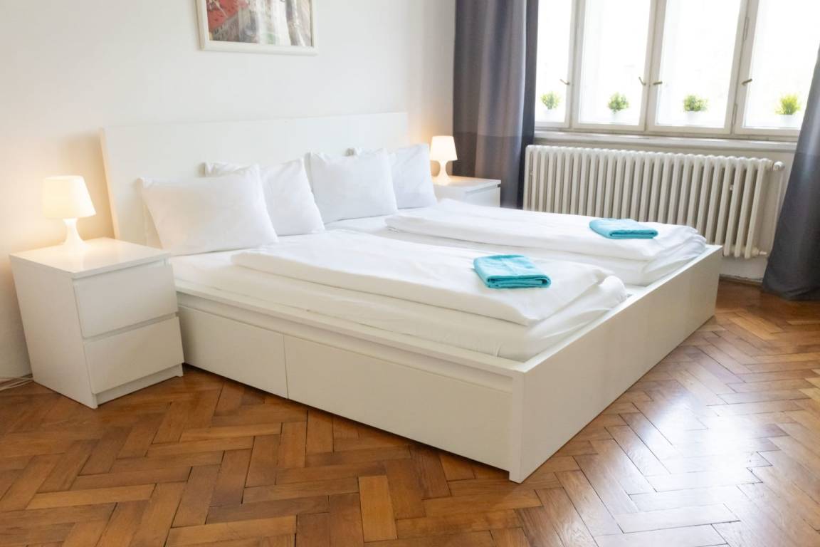 102 M² Apartment ∙ 3 Bedrooms ∙ 9 Guests - Prague