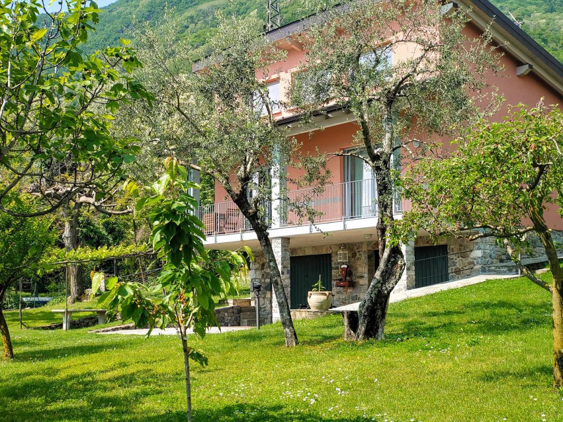 100 M² Ferienhaus ∙ 2 Schlafzimmer ∙ 4 Gäste - Bellano