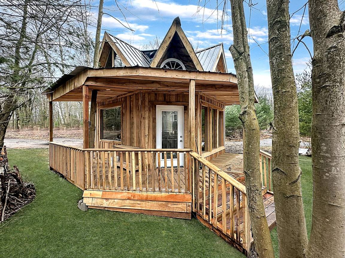 House ∙ 1 Bedroom ∙ 5 Guests - Delhi, ON, Canada