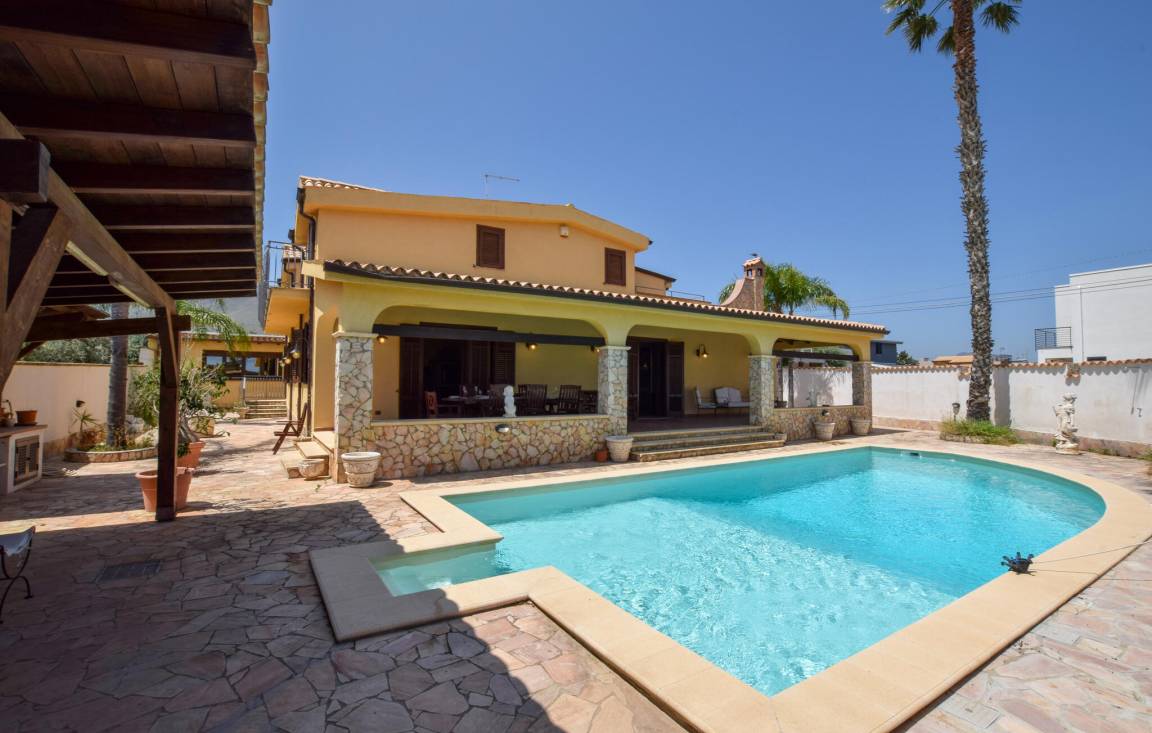 300 M² Casa ∙ 5 Habitaciones ∙ 10 Huéspedes - Altavilla Milicia
