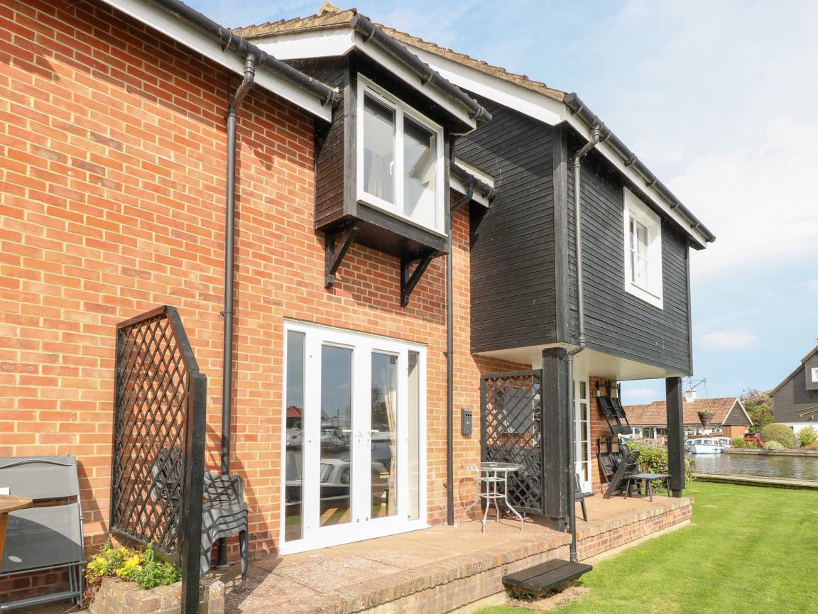 Cottage ∙ 2 Bedrooms ∙ 4 Guests - Wroxham
