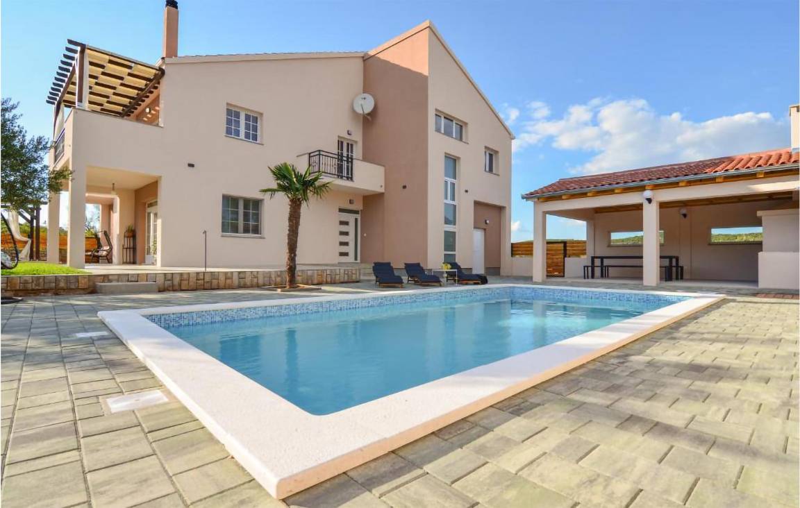 180 M² Appartement ∙ 4 Chambres ∙ 8 Personnes - Tisno