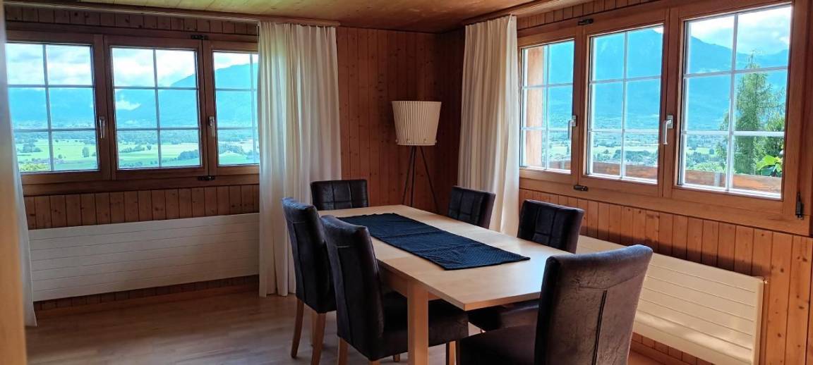 85 M² Ferienwohnung ∙ 2 Schlafzimmer ∙ 4 Gäste - Sevelen