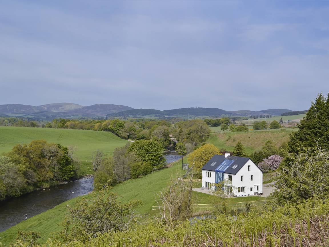 Cottage ∙ 5 Bedrooms ∙ 10 Guests - Forfar