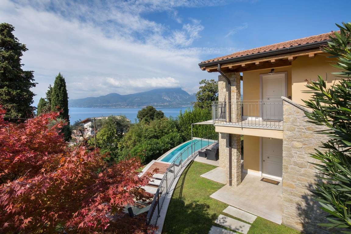 250 M² Villa ∙ 6 Bedrooms ∙ 12 Guests - Garda