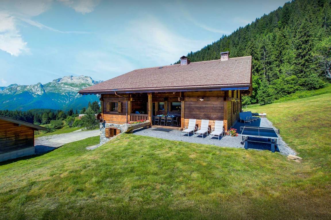 140 M² Chalet ∙ 4 Bedrooms ∙ 8 Guests - Manigod