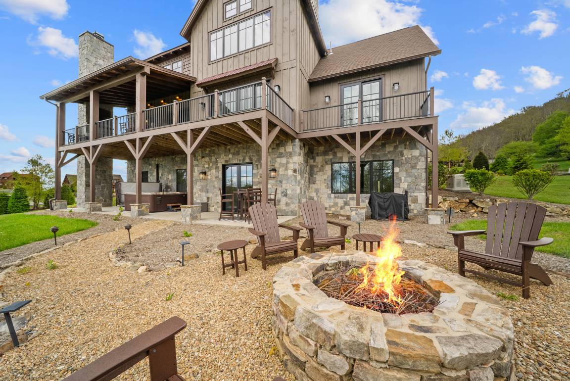 Cabin ∙ 4 Bedrooms ∙ 12 Guests - Beech Mountain, NC