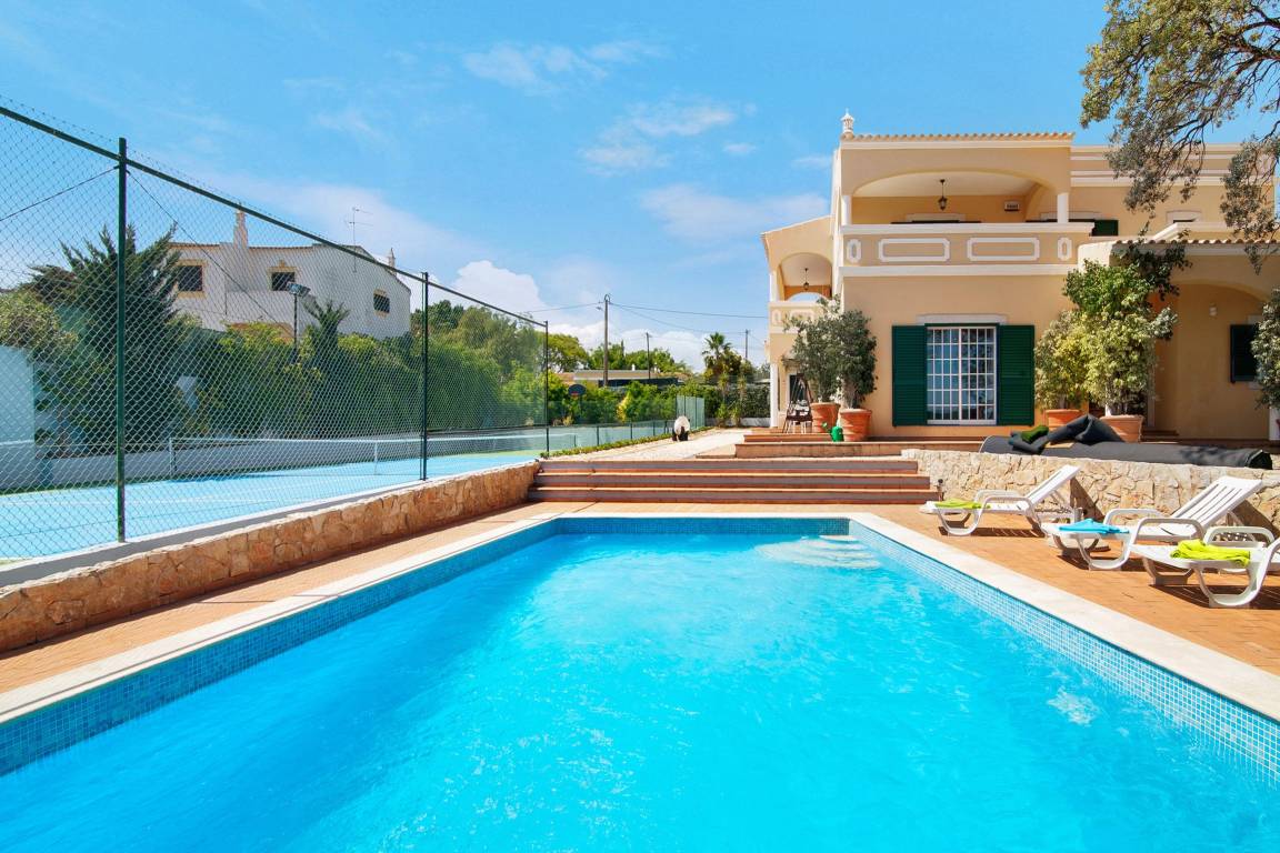 300 M² Villa ∙ 5 Slaapkamers ∙ 14 Gasten - Faro