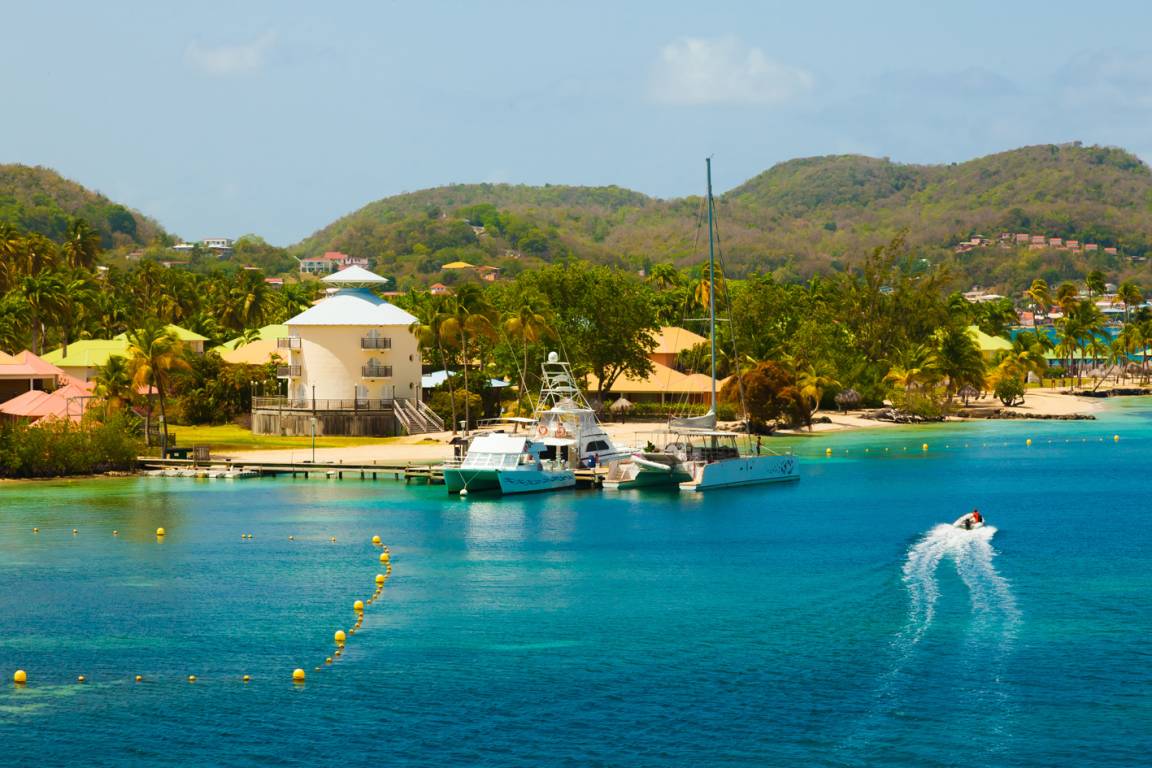 13 M² Houseboat ∙ 4 Bedrooms ∙ 6 Guests - Martinique