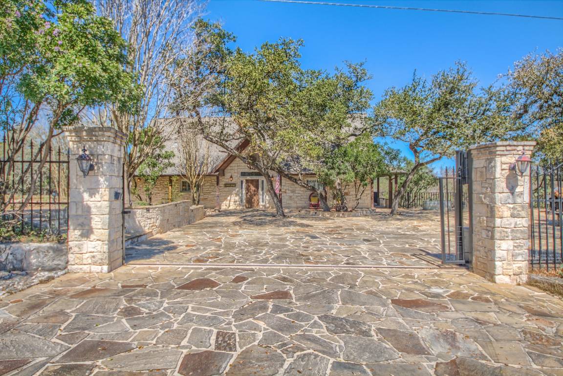 302 M² House ∙ 5 Bedrooms ∙ 23 Guests - Canyon Lake, TX