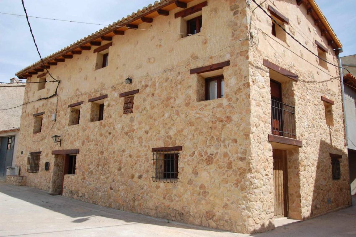 100 M² Casa ∙ 8 Habitaciones ∙ 18 Huéspedes - Ademuz