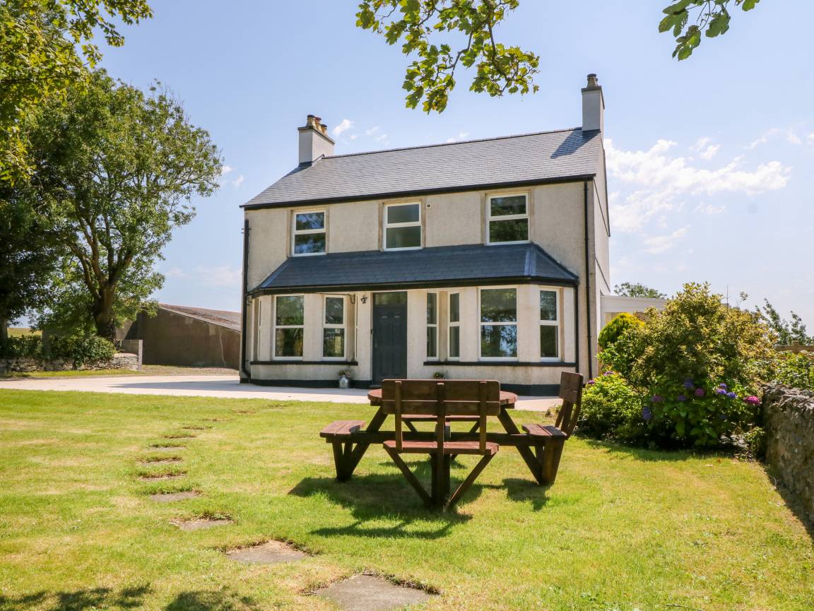 Cottage ∙ 6 Bedrooms ∙ 12 Guests - Bull Bay